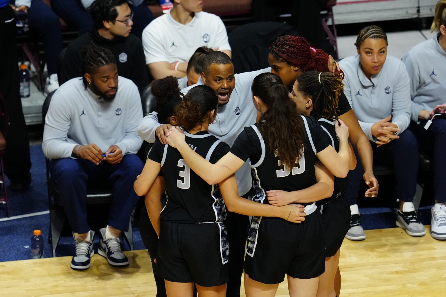 After a Season Starting With Loss, Women’s Basketball Coach Darnell ...